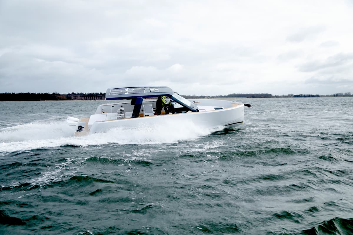 FJORD 39 XP | The 39-foot outboard motor yacht from FJORD